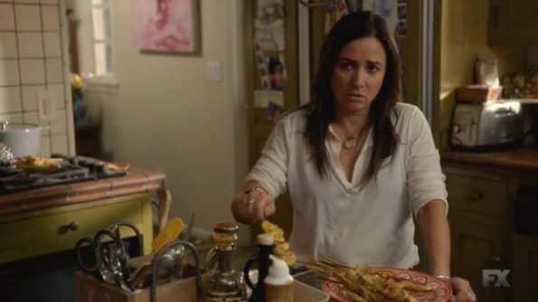 Better Things: Season 2/ Episode 1 "September" [Season Premiere ...