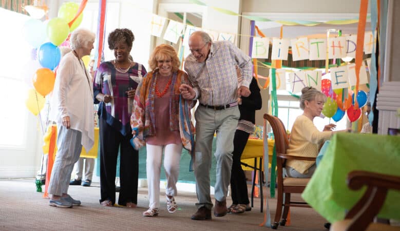 Queen Bees (2021) - Review/Summary (with Spoilers)